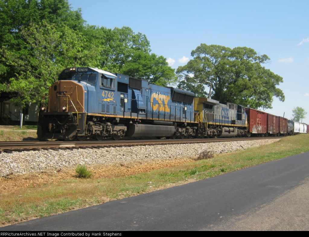 CSX Q617-21 in siding at Opelika, AL
